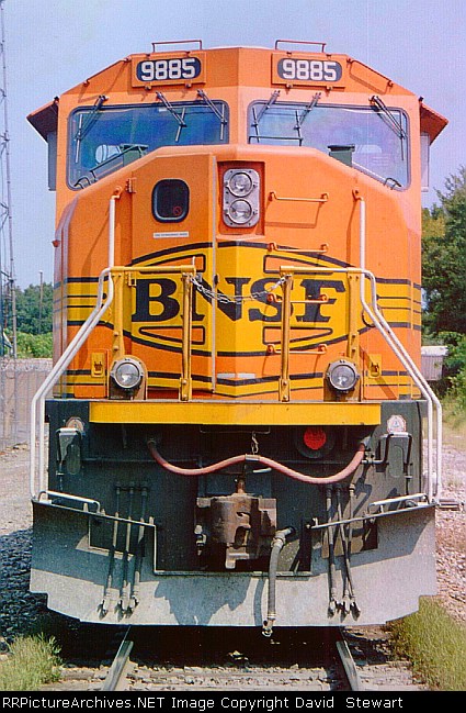 BNSF SD70MAC 9885